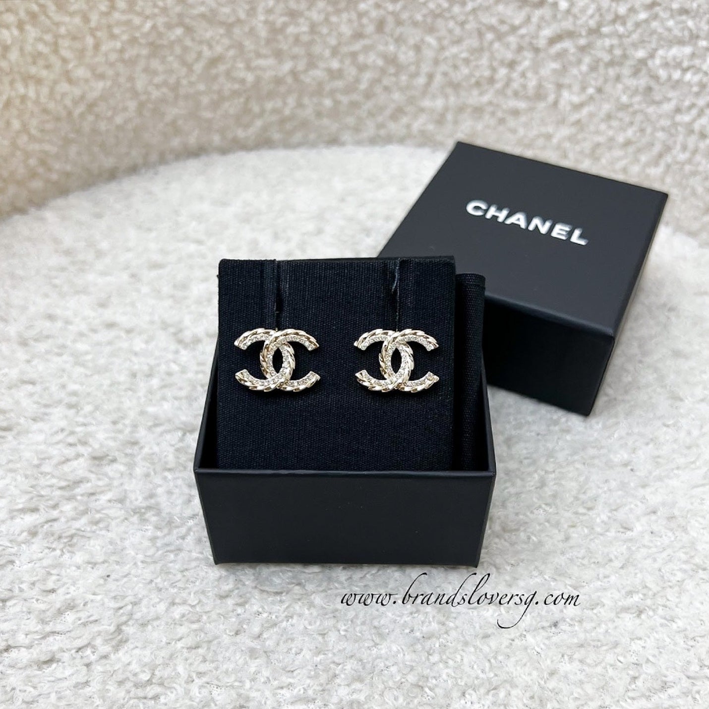 Chanel 23B CC Logo Earrings in LGHW (Model: ABA711) – Brands Lover