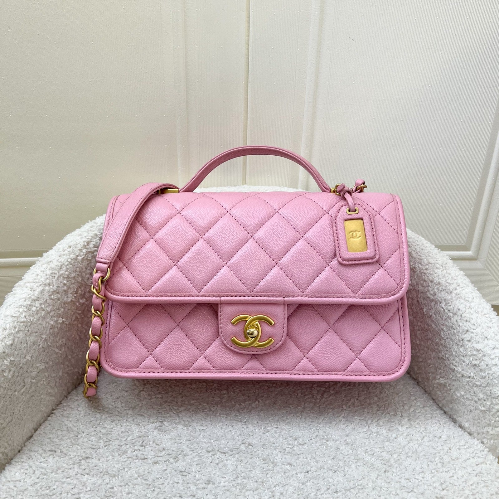 Chanel 22K Seasonal Flap with Top Handle in Pink Caviar and AGHW (Mode ...