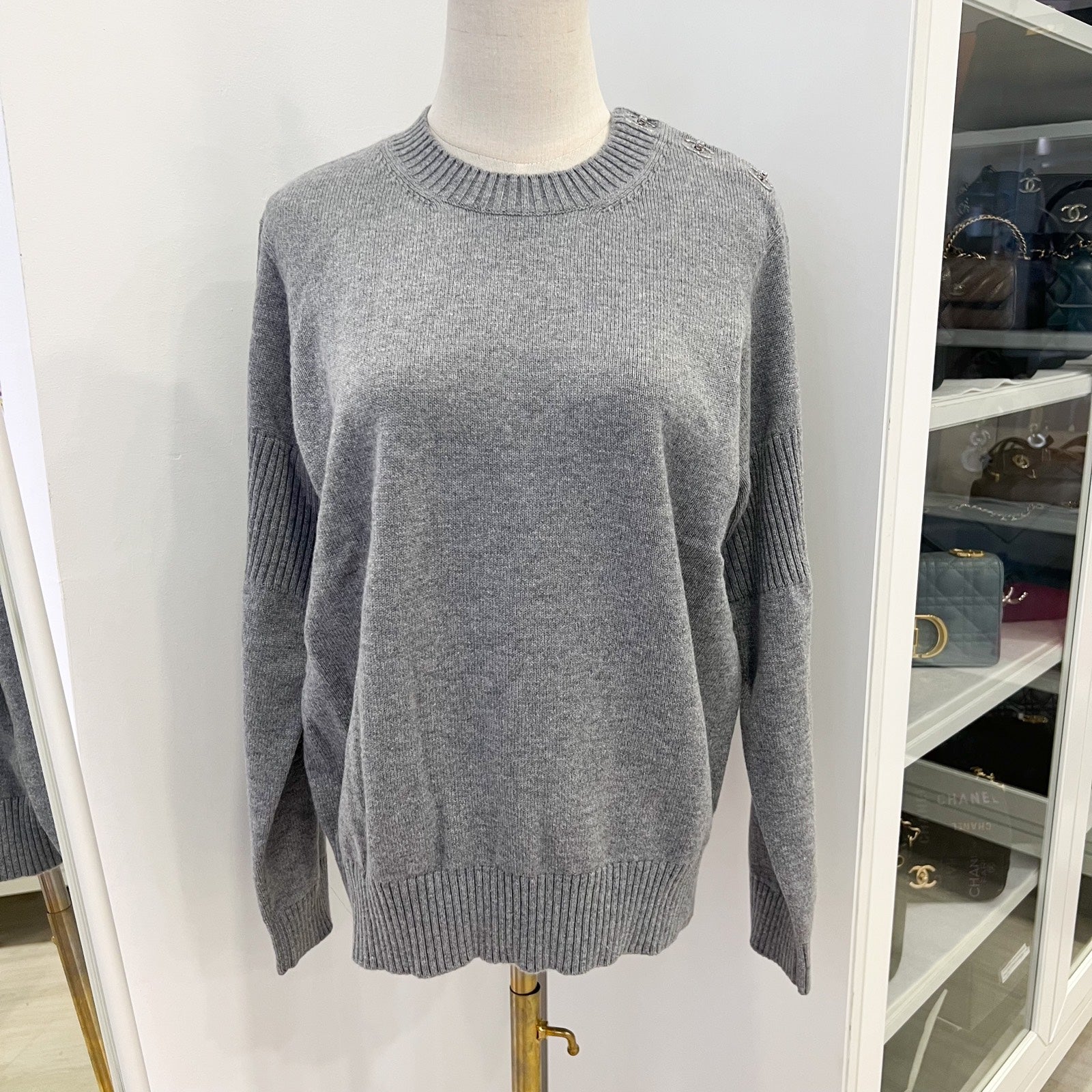 Chanel 24B Knitted Pullover with CC Logo Turnlocks in Grey Cashmere (M ...