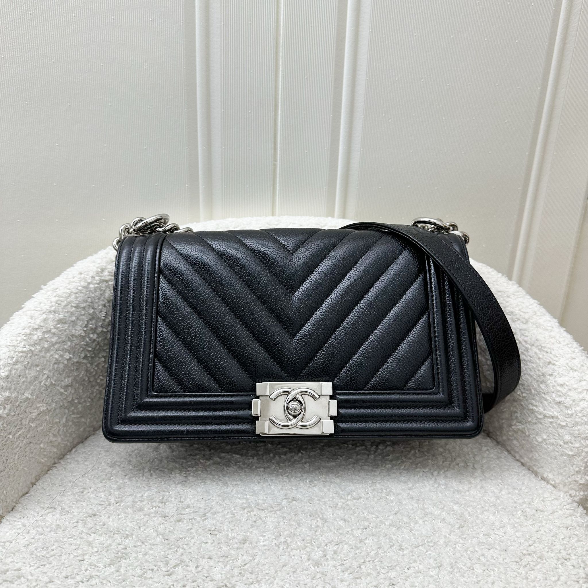 Chanel Medium 25cm Boy Flap in Chevron Quilted Black Caviar and SHW ...