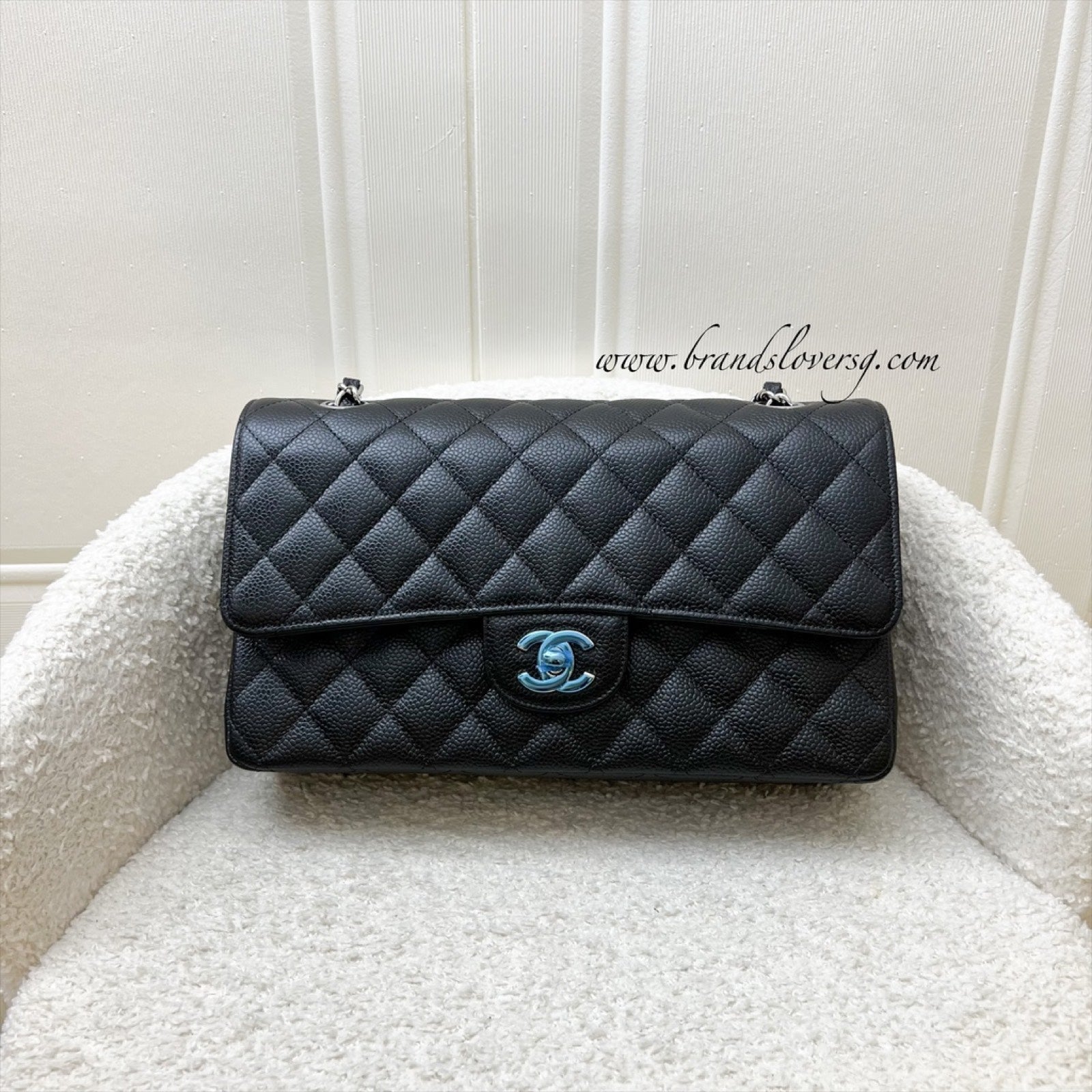 Chanel Medium Classic Flap CF in Black Caviar and SHW (Model: A01112 ...