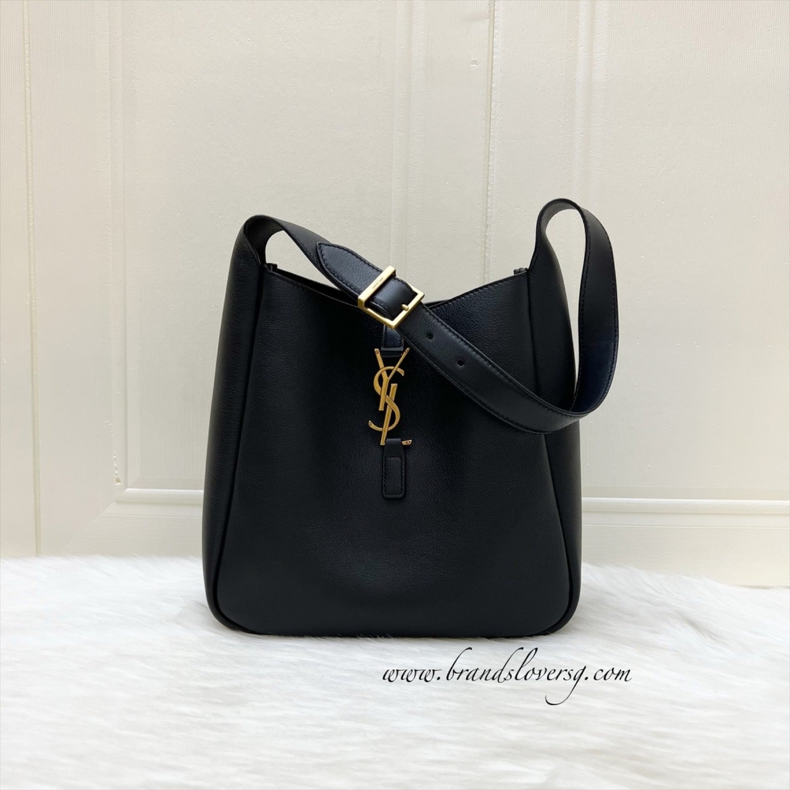 Saint Laurent YSL Small Le 5 À 7 Supple Hobo Bag in Black Grained Leat ...